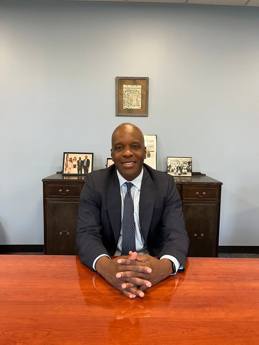 Meet Elmont school district's new superintendent Marlon Small | Herald ... Meet Elmont school district's new superintendent Marlon Small | Herald ...